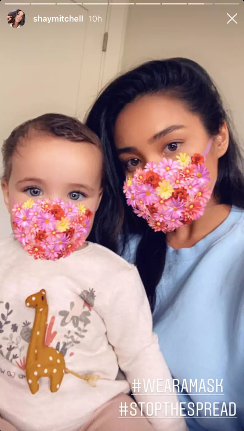 shay-mitchell-daughter-atlas-маски за лице