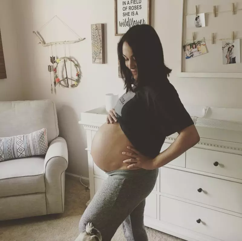 Brie bella baby sưng 37 tuần