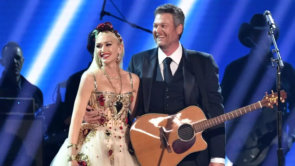 Gwen Stefani Blake Shelton koom nrog