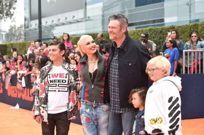 Blake Shelton Kev Sib Raug Zoo Nrog Gwen Stefani Cov Menyuam