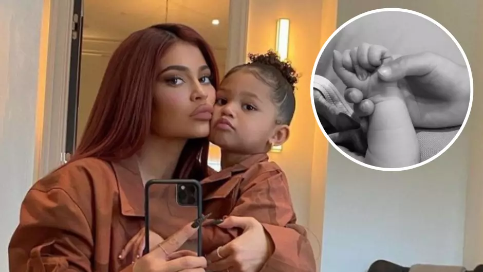 De Stormi Webster ass 'obsesséiert' mam Baby Brudder nom Kylie senger Gebuert