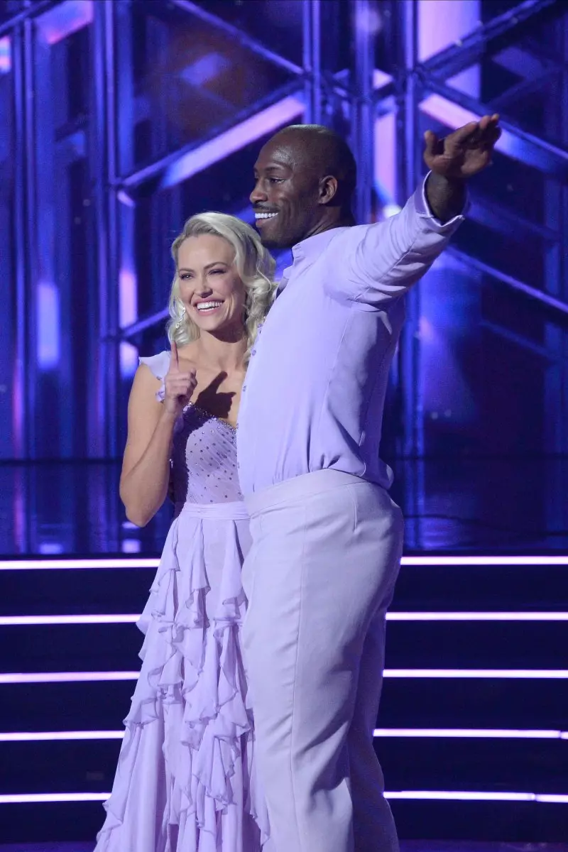 Dancing with the Stars Week 1 Partiture Danse Kostuums PETA MURGATROYD, VERNON DAVIS