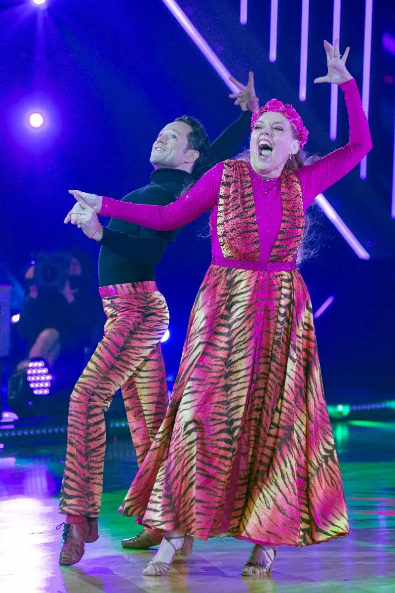 Dancing with the Stars Week 1 Scores Dances CostumesPASHA PASHKOV, CAROLE BASKIN
