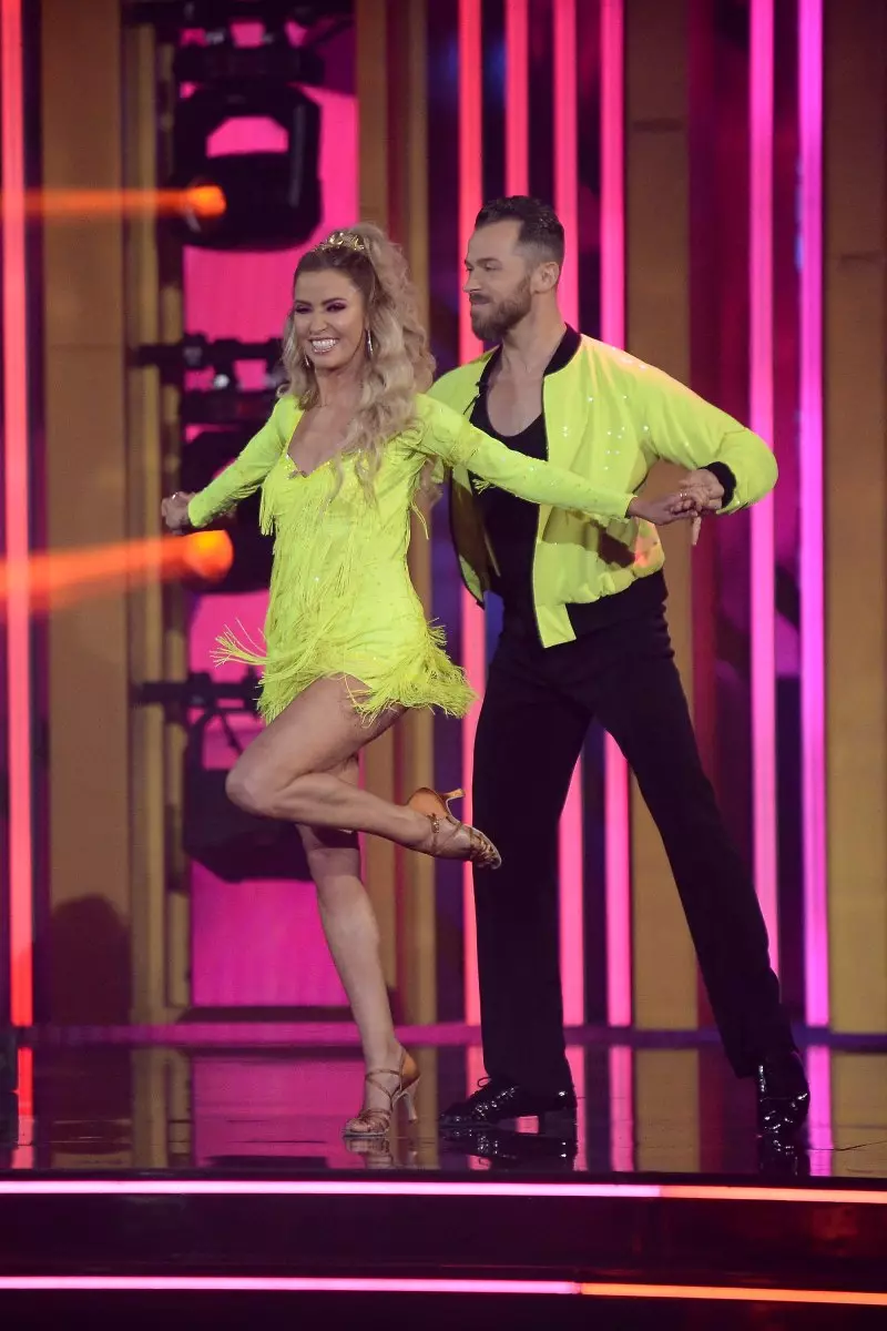 Dancing with the Stars Week 1 Partiture Danse Kostuums KAITLYN BRISTOWE, ARTEM CHIGVINTSEV