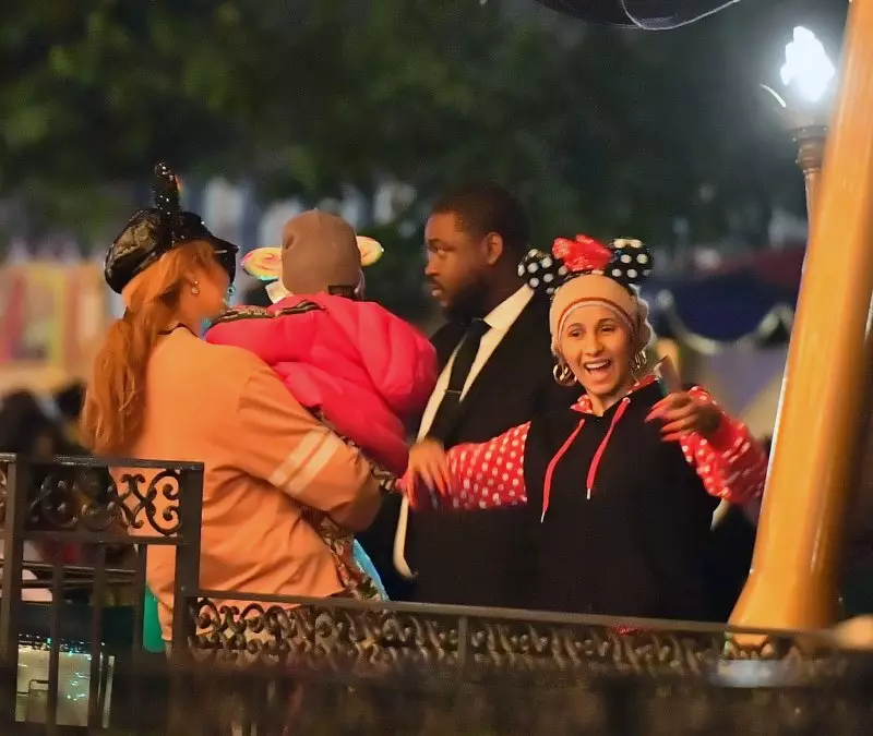 Cardi B እና Kulture ወደ Disneyland ይሂዱ