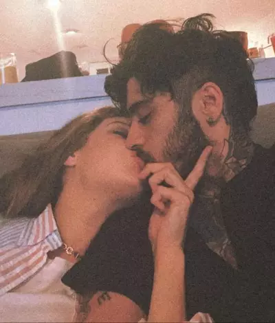 gigi-hadid-zayn-malik-pda-instagram-graveda