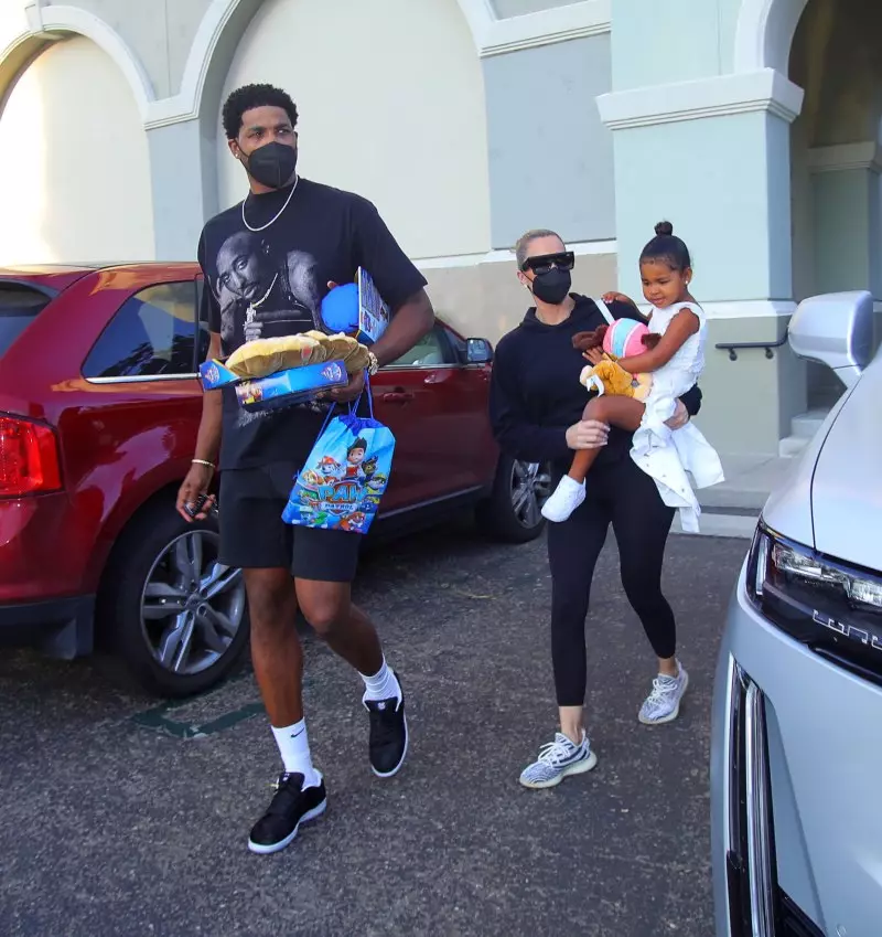 Khloe Kardashian, Tristan Thompson Nagkita Pag-usab sa True sa Premiere sa 'Paw Patrol' Taliwala sa Mga Hunghong sa Pag-uli