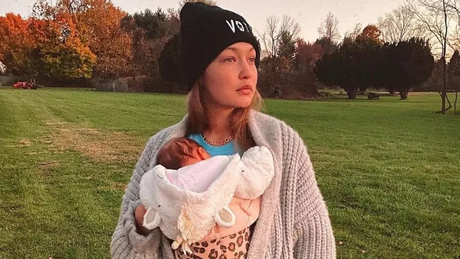 Gigi Hadid dielt seldsume foto's fan har pasgeborene dochter by it dekorearjen foar Kryst: 'She's Da Bestie'