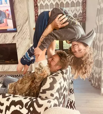 Gwen Stefani는 남편 Blake Shelton에게 아이들과 함께 사진에서 '해피 아버지의 날'을 기원합니다!