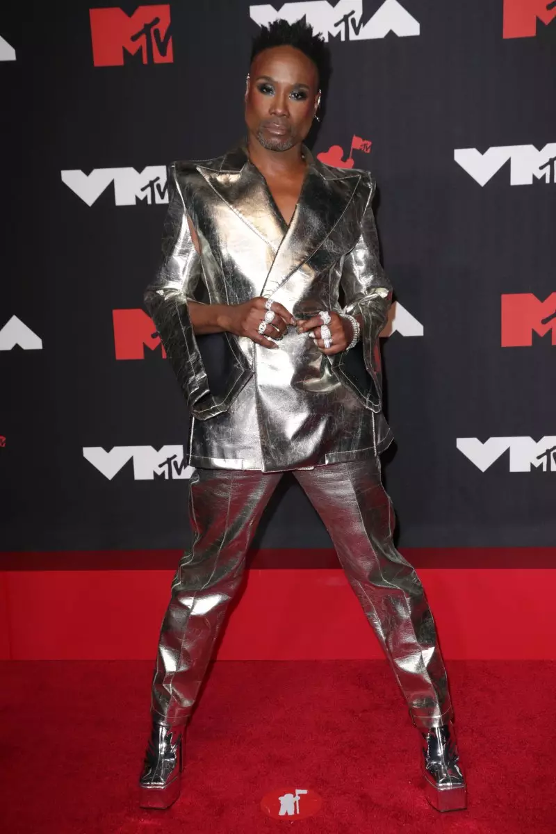 Kpakpando ọkacha mmasị gị gburu kapeeti uhie na 2021 MTV VMA: Lee Foto!