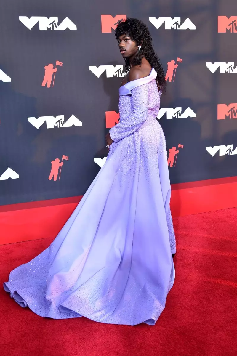 Kpakpando ọkacha mmasị gị gburu kapeeti uhie na 2021 MTV VMA: Lee Foto!