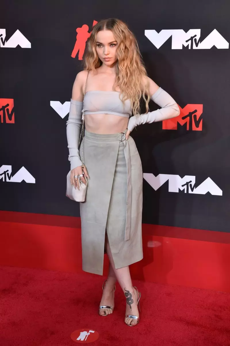 Kpakpando ọkacha mmasị gị gburu kapeeti uhie na 2021 MTV VMA: Lee Foto!