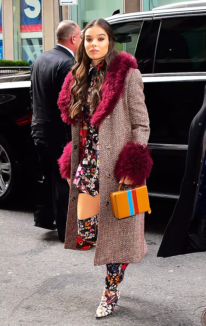 Hailee Steinfeld lyk soos 'n blomkaleidoskoop-droom in NYC