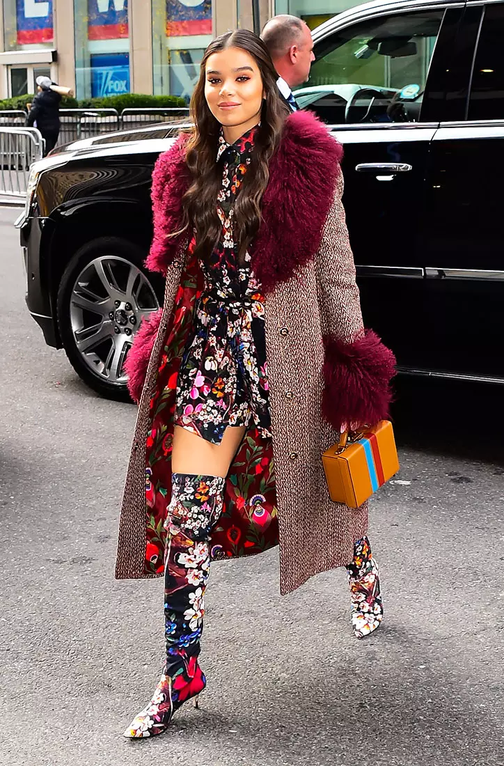 Hailee Steinfeld lyk soos 'n blomkaleidoskoop-droom in NYC