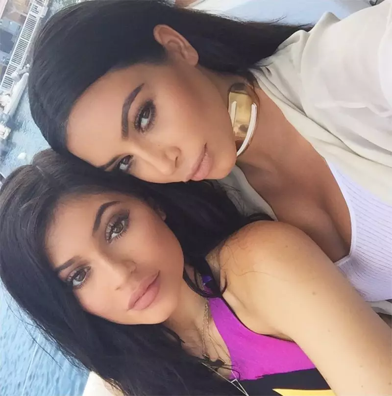 UKim Kardashian uKylie Jenner amawele