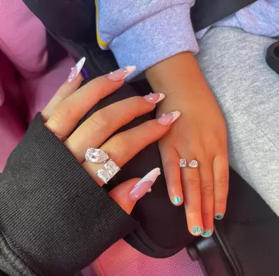 Pinakamahusay na Manicure ni Kylie Jenner