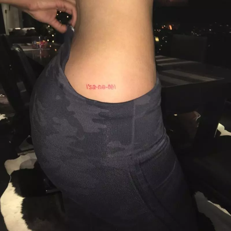 Kylie Jenner Tattoo mendje e shëndoshë