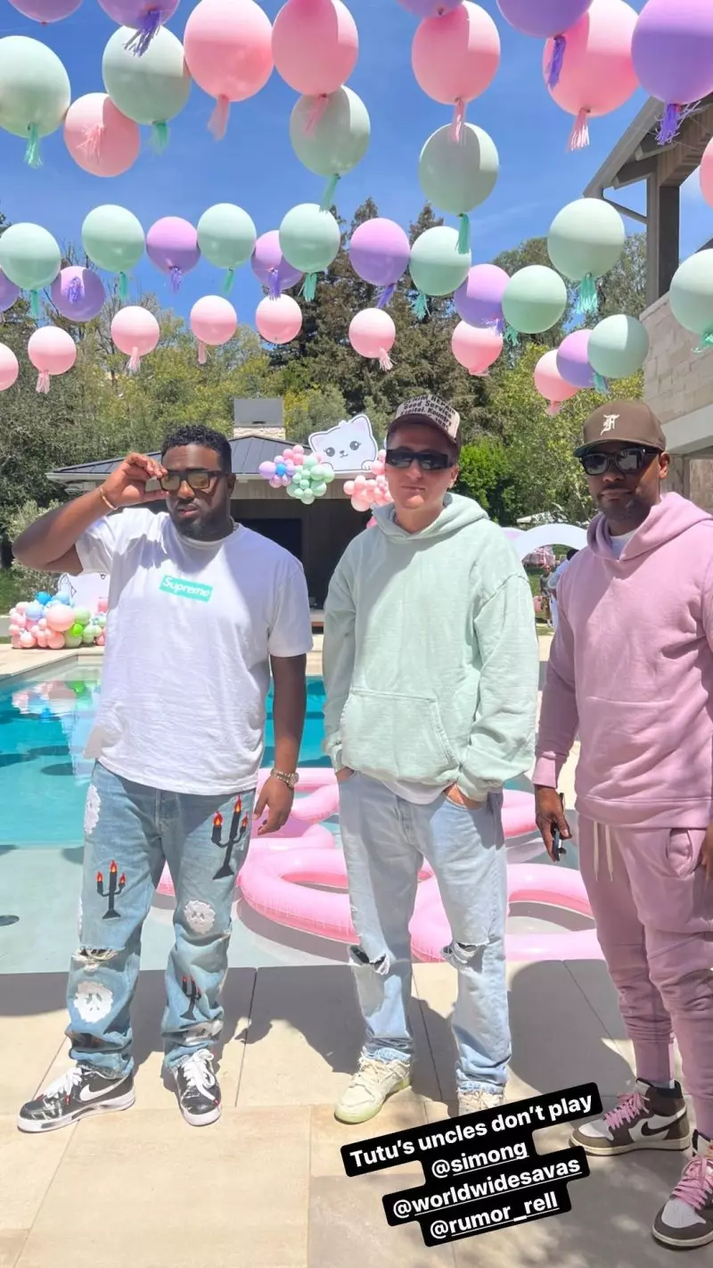 Purrrfekt! Khloe Kardashian kaster datteren True Thompson en katt med squishmallow-tema 4-årsdagsfest!