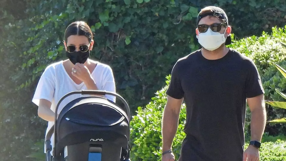 lea-michele-zandy-reich-bayi-pernah-keluar-berjalan-santa-monica