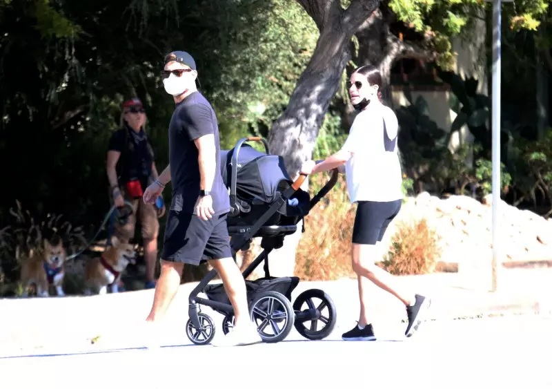 lea-michele-zandy-reich-bayi-pernah-keluar-berjalan-santa-monica