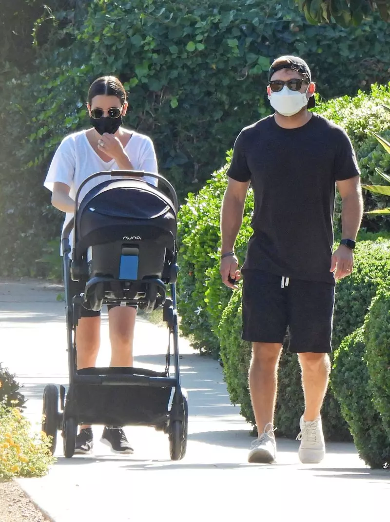 lea-michele-zandy-reich-bayi-pernah-keluar-berjalan-santa-monica