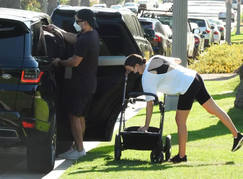 lea-michele-zandy-reich-bayi-pernah-keluar-berjalan-santa-monica