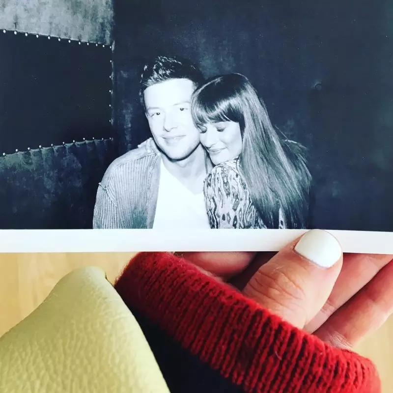 Lea Michele Akugawana Chithunzi cha Cory Monteith Pambuyo pa Chikumbutso cha Imfa