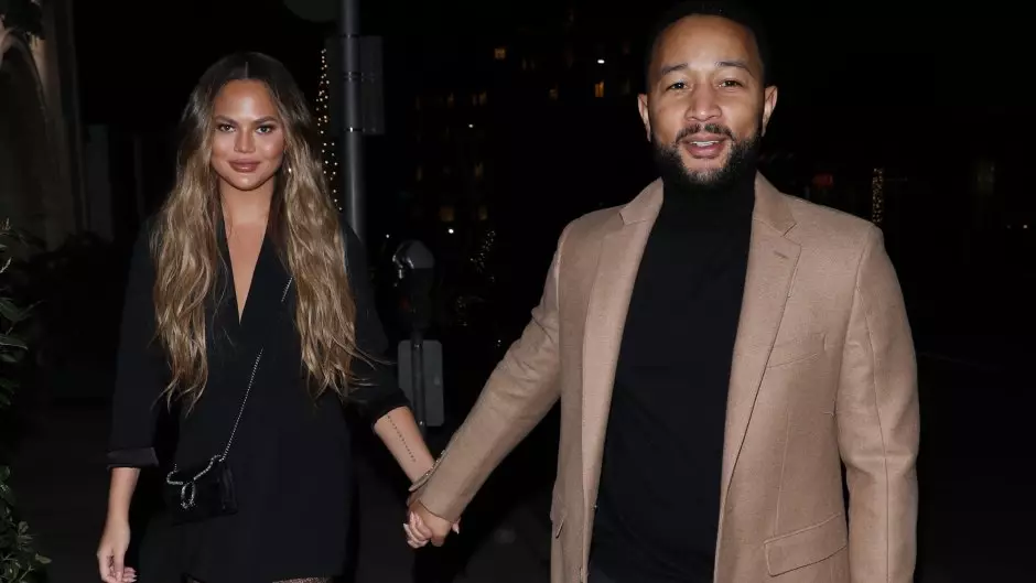 Chrissy Teigen John Legend se dan la mano después de cenar en Beverly Hills