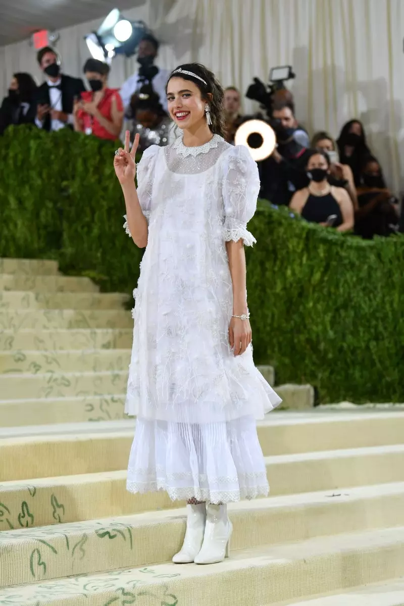 margaret-qualley-хамгийн-муу хувцасласан-met-gala-2021