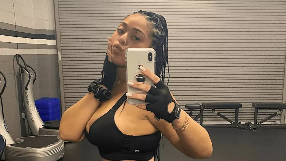 Jordyn Woods pózuje na selfie v zrcadle