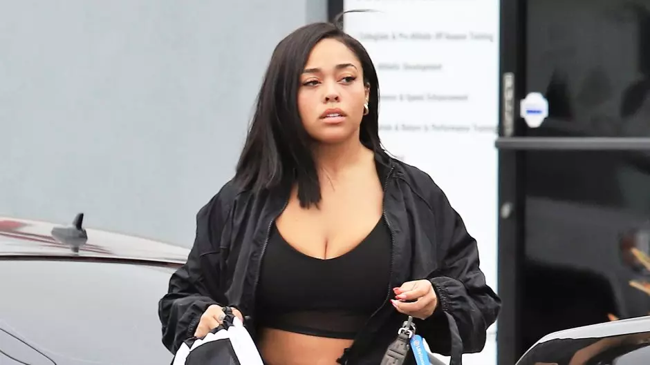 Jordyn Woods ले एउटा नयाँ फिटनेस सम्बन्धी परियोजनालाई चिढाउँदै हुनुहुन्छ