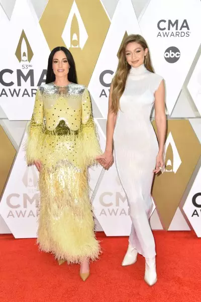 Kacey Musgraves și Gigi Hadid a 53-a ediție anuală a premiilor CMA, sosiri, Bridgestone Arena, Nashville, SUA - 13 noiembrie 2019