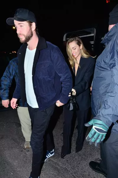 Miley Cyrus, Liam Hemsworth, trzymając się za ręce, Nowy Jork