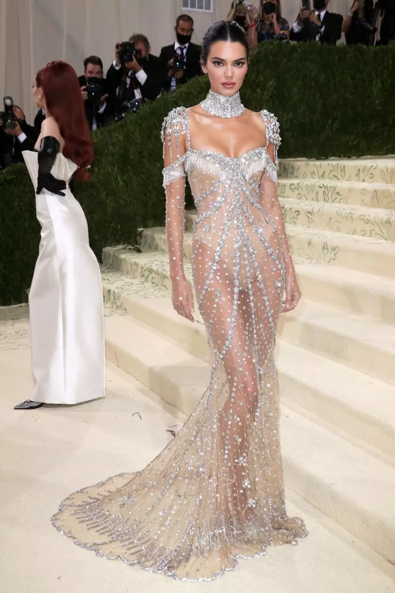 Kendall Jenner Gala 2021-de duşuşdy