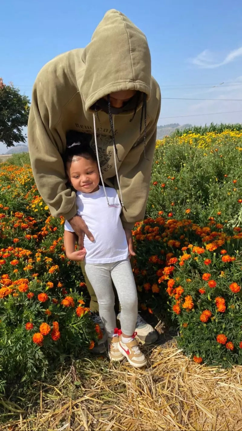 Kylie Jenner a Travis Scott vezmou dceru Stormi Websterovou na Pumpkin Patch