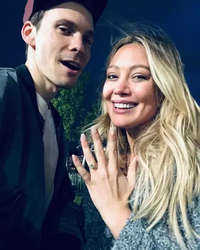 Hilary Duff און Matthew Koma Engagement Photo