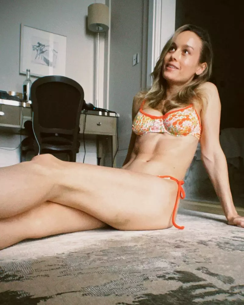Brie Larson Bikini ຮູບພາບ