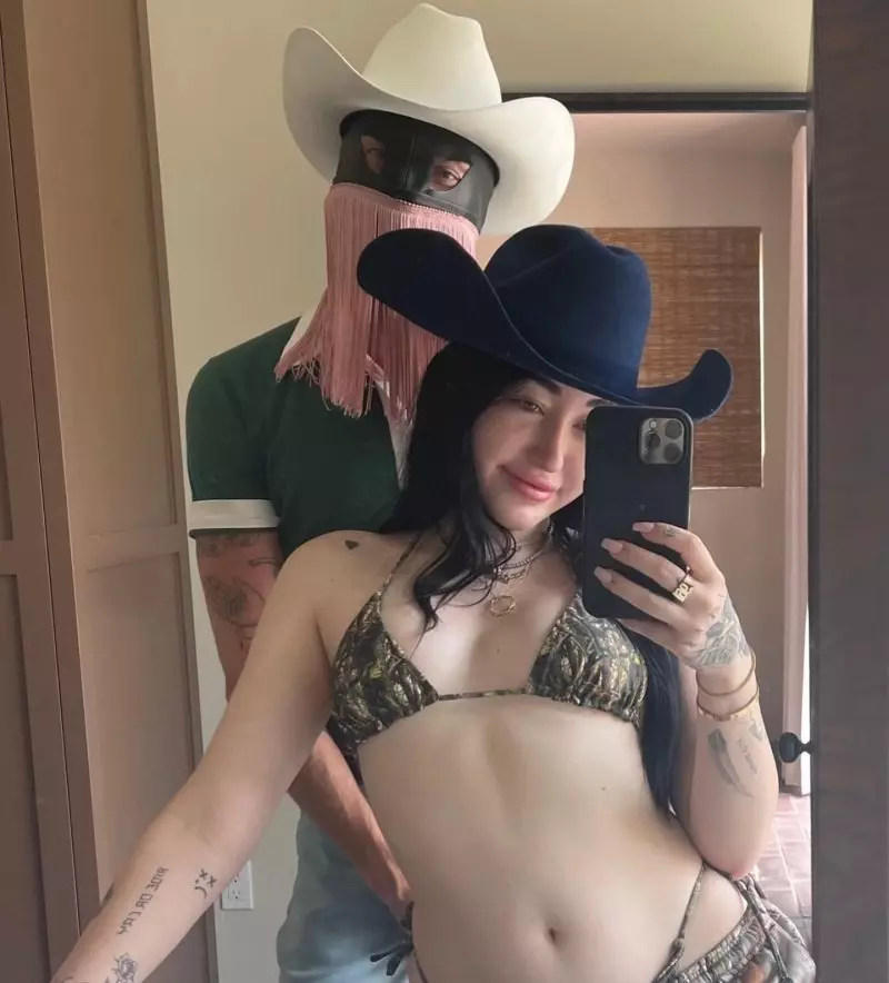 Sary Bikini Noah Cyrus: Fotoana tsara indrindra amin'ny akanjo milomano an'ilay mpihira