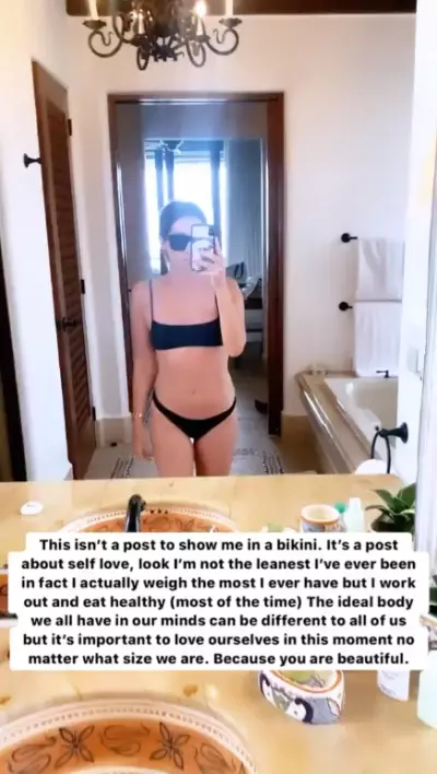 Ashley Tisdale Selfie û Peyamek Bikini Di derbarê Xwe-hezkirinê de Parve dike