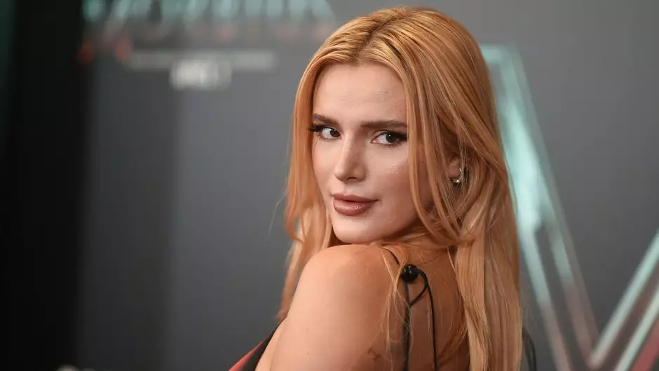 Bella Thorne *Tak trochu* to všetko odhalila v priliehavých šatách: Pozrite si fotky jej divokého vzhľadu