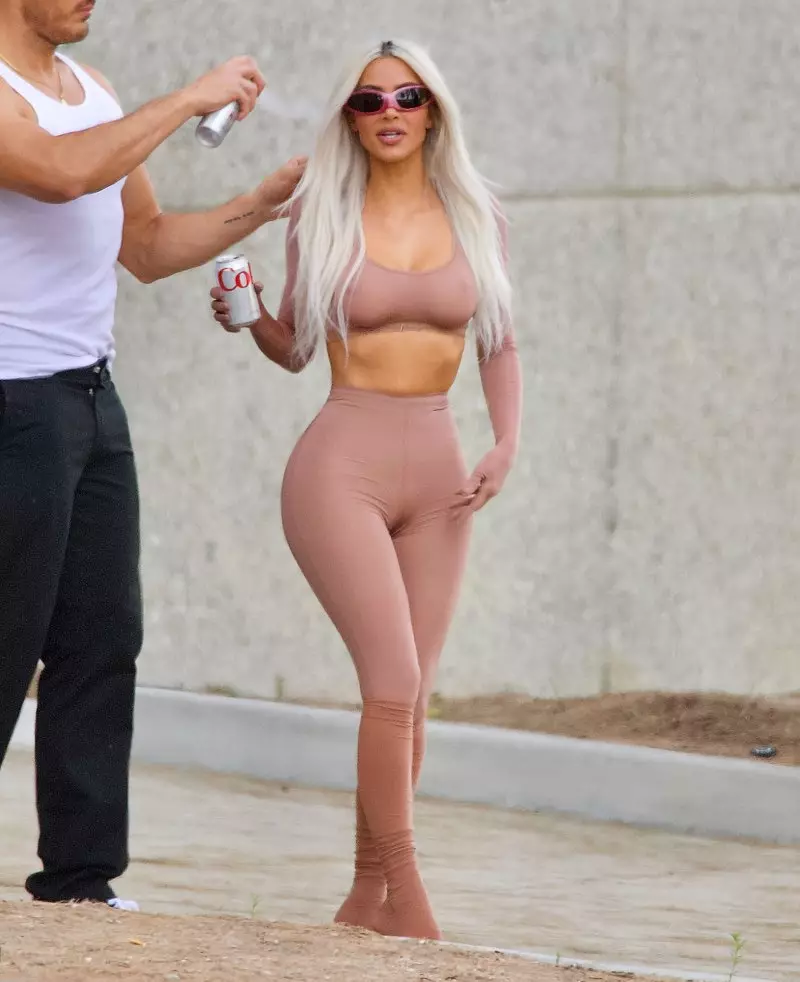 Kim Kardashian en BF Pete Davidson gezien met bijpassende haarstijlen