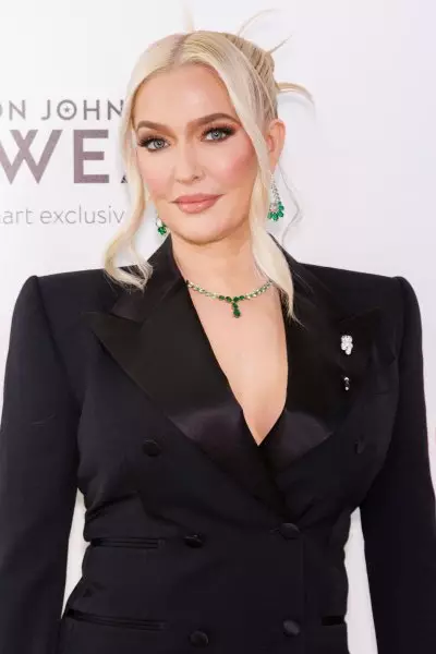 Erika Jayne Nuduhake Nganyari Kencan ing tengah-tengah Tom Girardi Split: 'Aku Luwih Kasengsem Nggawe Seks'