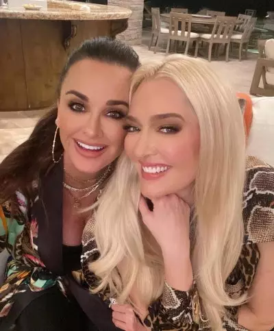 Kekacauan Kecil! Bintang 'RHOBH' Kyle Richards 'Terkejut' Erika Jayne Buang Buku Garcelle Beauvais