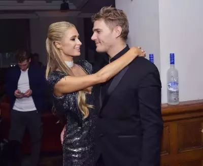 kyle richards paris hilton chris zylka njikọ aka ịhụnanya