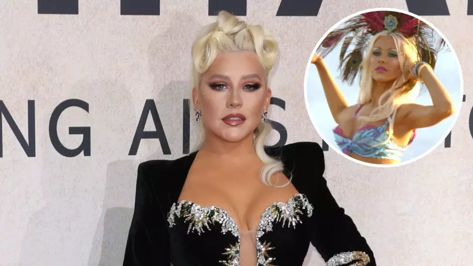 O, Bikinili Cindir! Christina Aguilera'nın ən seksual çimərlik geyimi şəkillərinə baxın