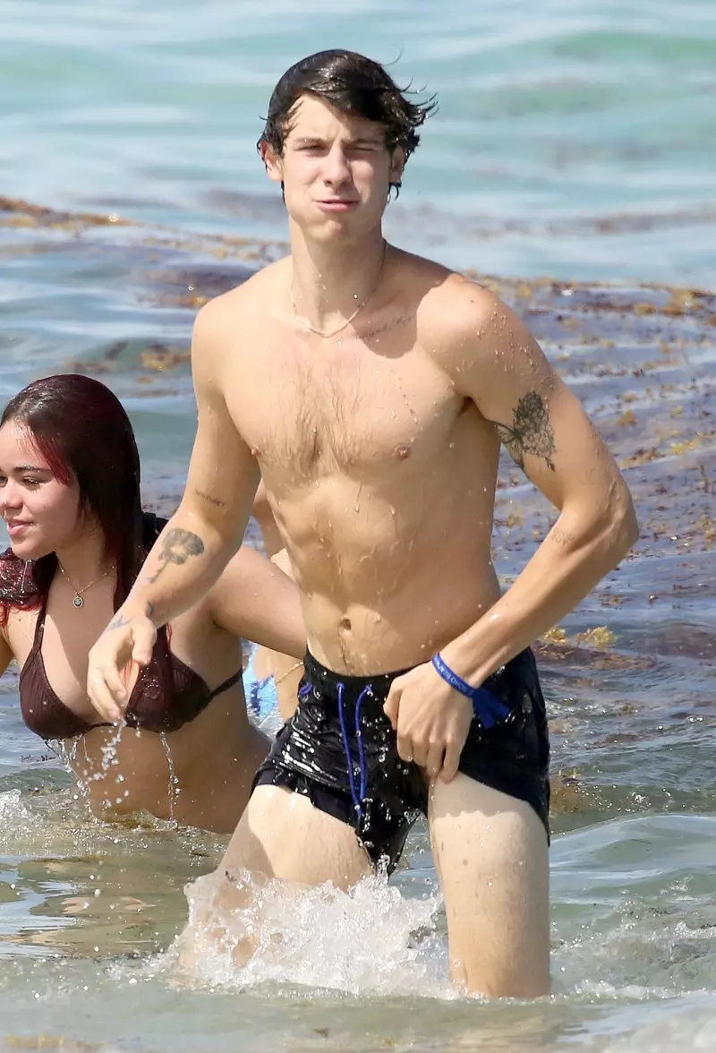 Shawn Mendes Camila Cabello Zabavajte se na zmenku na plaži