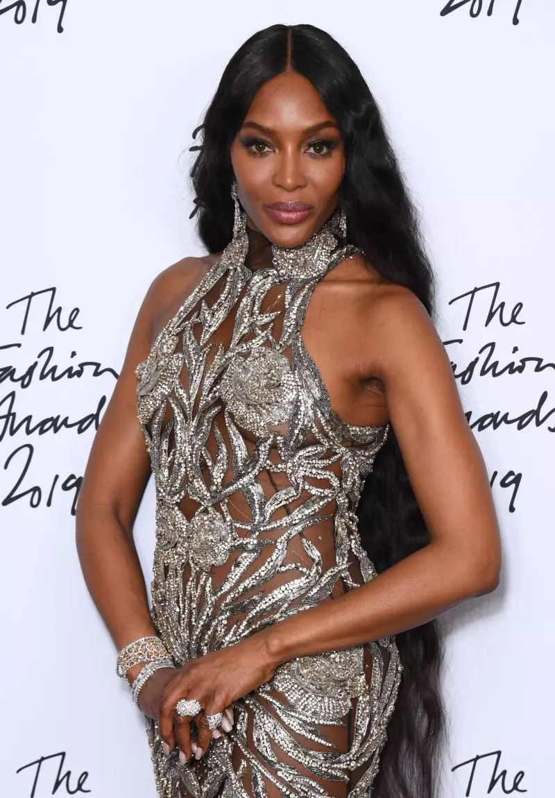 Naomi Campbell hefur verið brjóstalaus síðan á tíunda áratugnum! Sjá myndir af Her No Bra Outfits