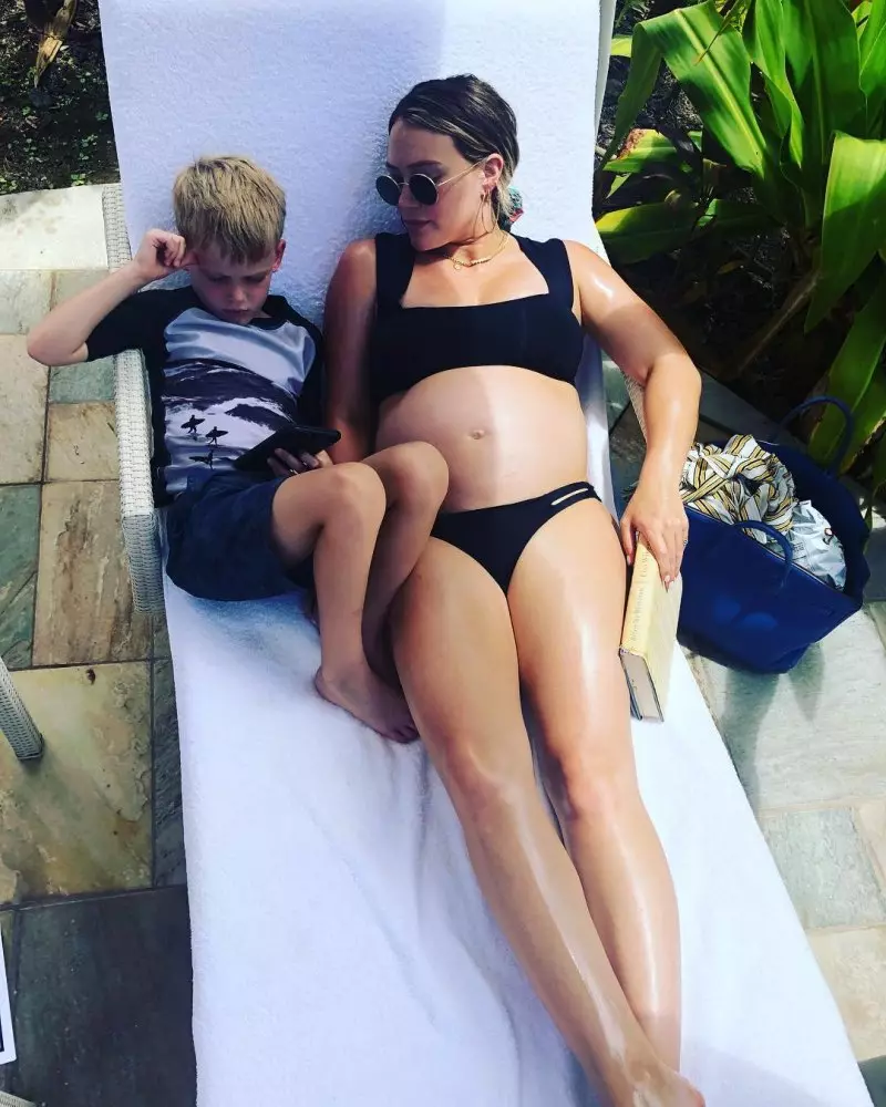 Hilary Duff Aonyesha Mwili Wake ~Kwa Upendo~ akiwa kwenye Bikini! Picha za Nyakati Zake Bora za Kuoga