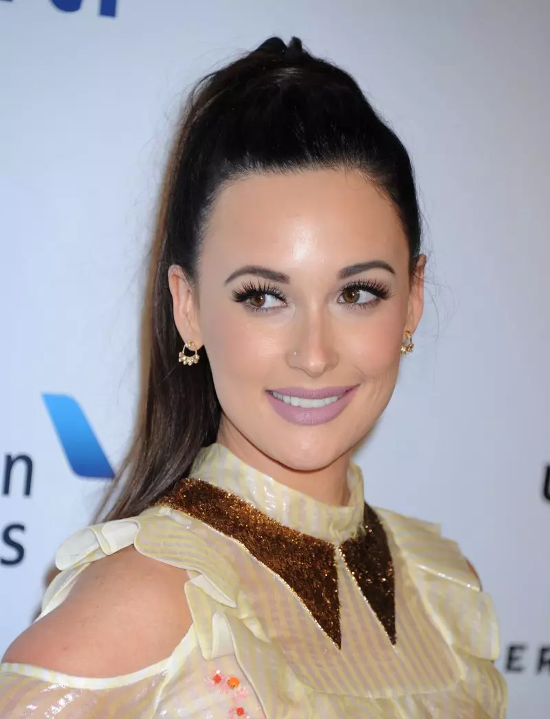 Country Music Queen! It-Trasformazzjoni ta' Kacey Musgraves Matul is-Snin