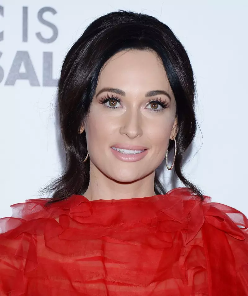 Country Music Queen! It-Trasformazzjoni ta' Kacey Musgraves Matul is-Snin